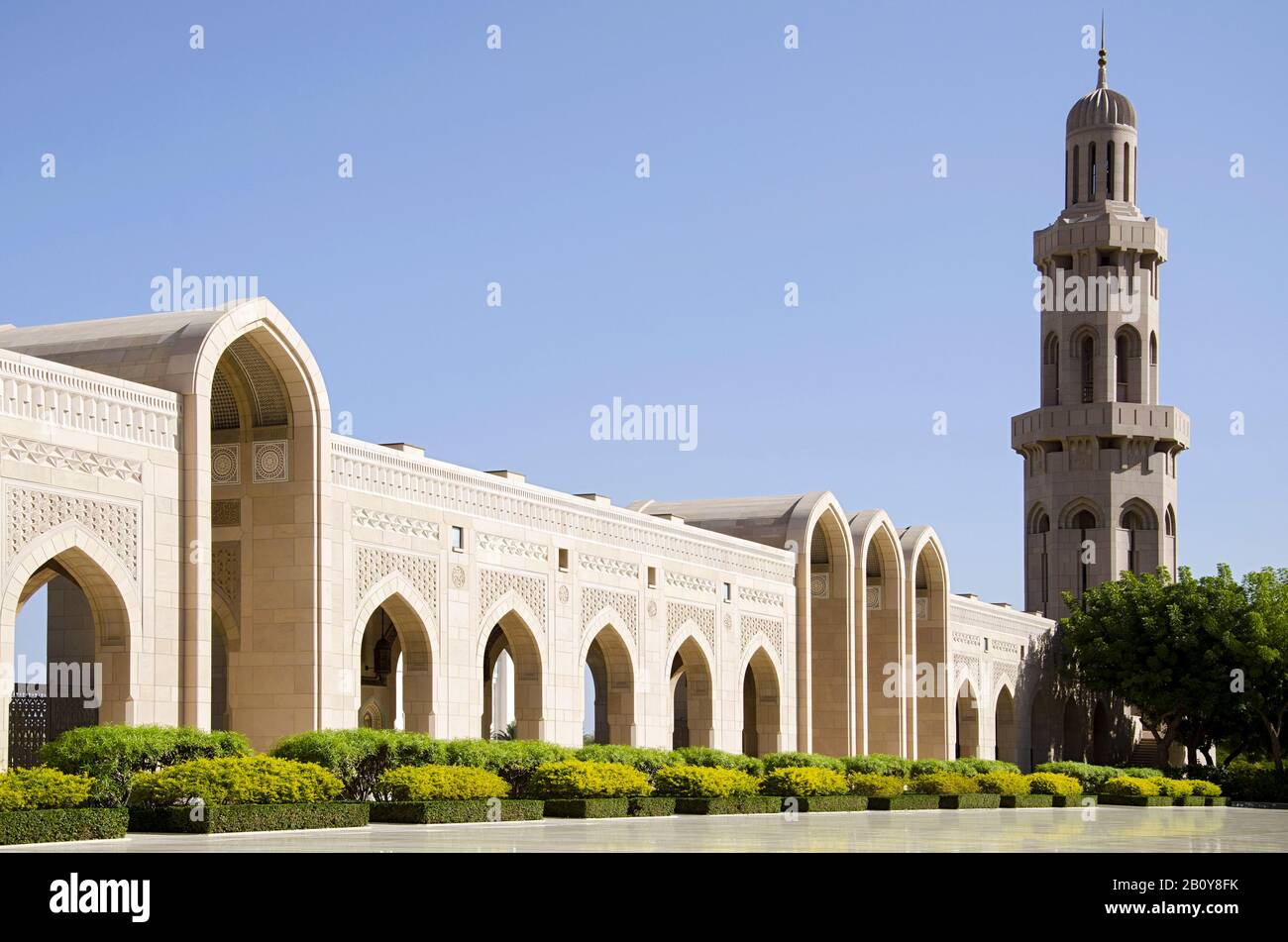 Great Sultan Qaboos Mosque in Muscat, Oman Stock Photo - Alamy