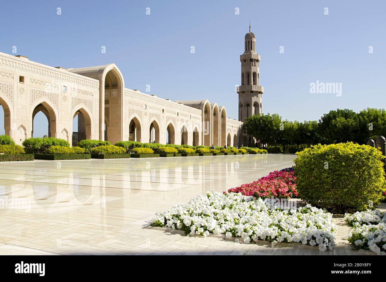 Great Sultan Qaboos Mosque in Muscat, Oman Stock Photo - Alamy