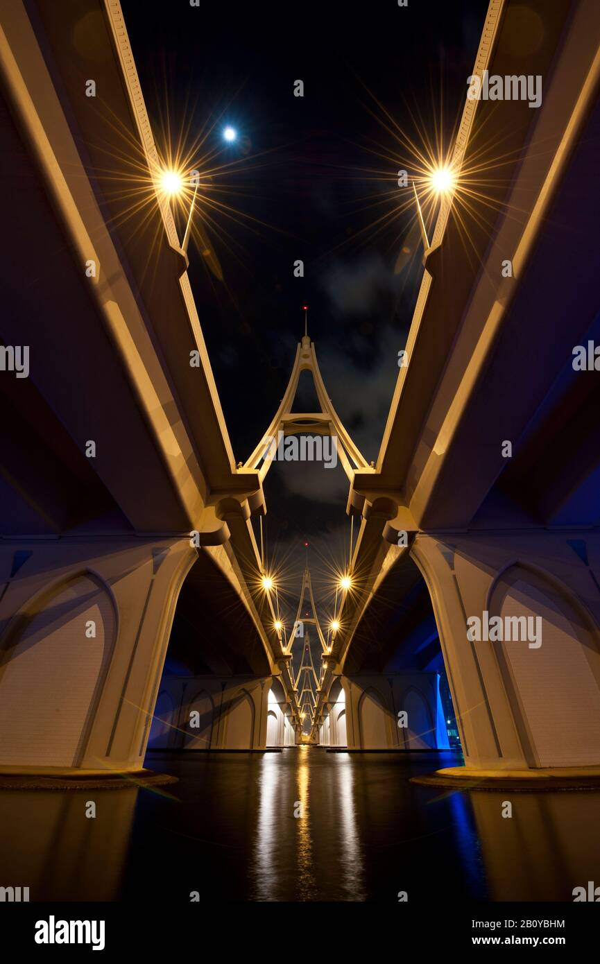 Business bay crossing bridge hi-res stock photography and images - Alamy