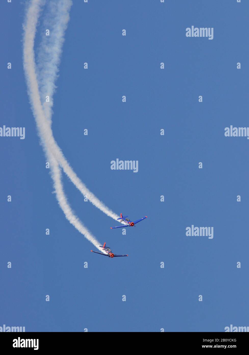 Two aerobatic pilots during flight maneuvers hi-res stock photography ...