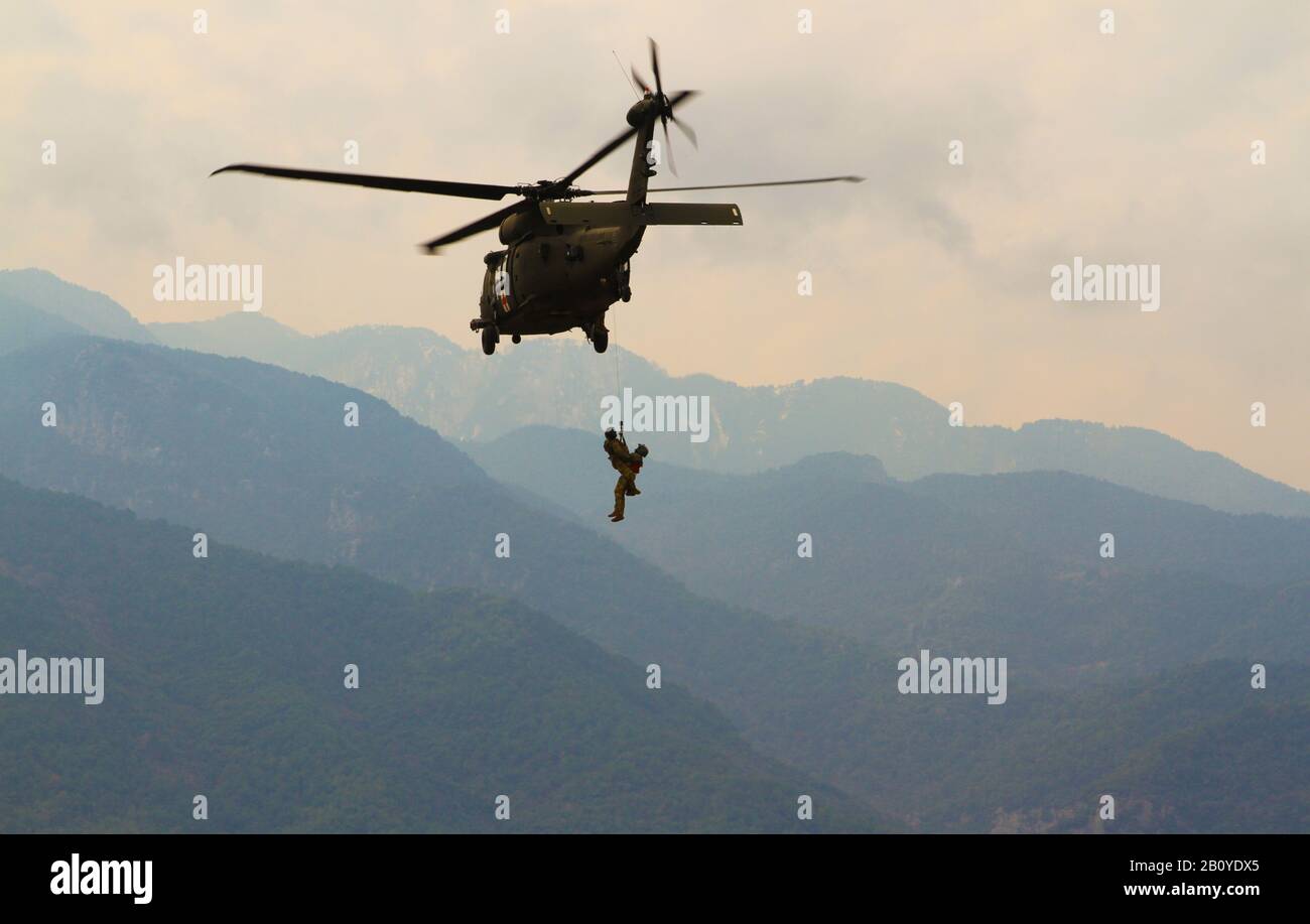 Perform medical evacuation medevac operations hi-res stock photography ...