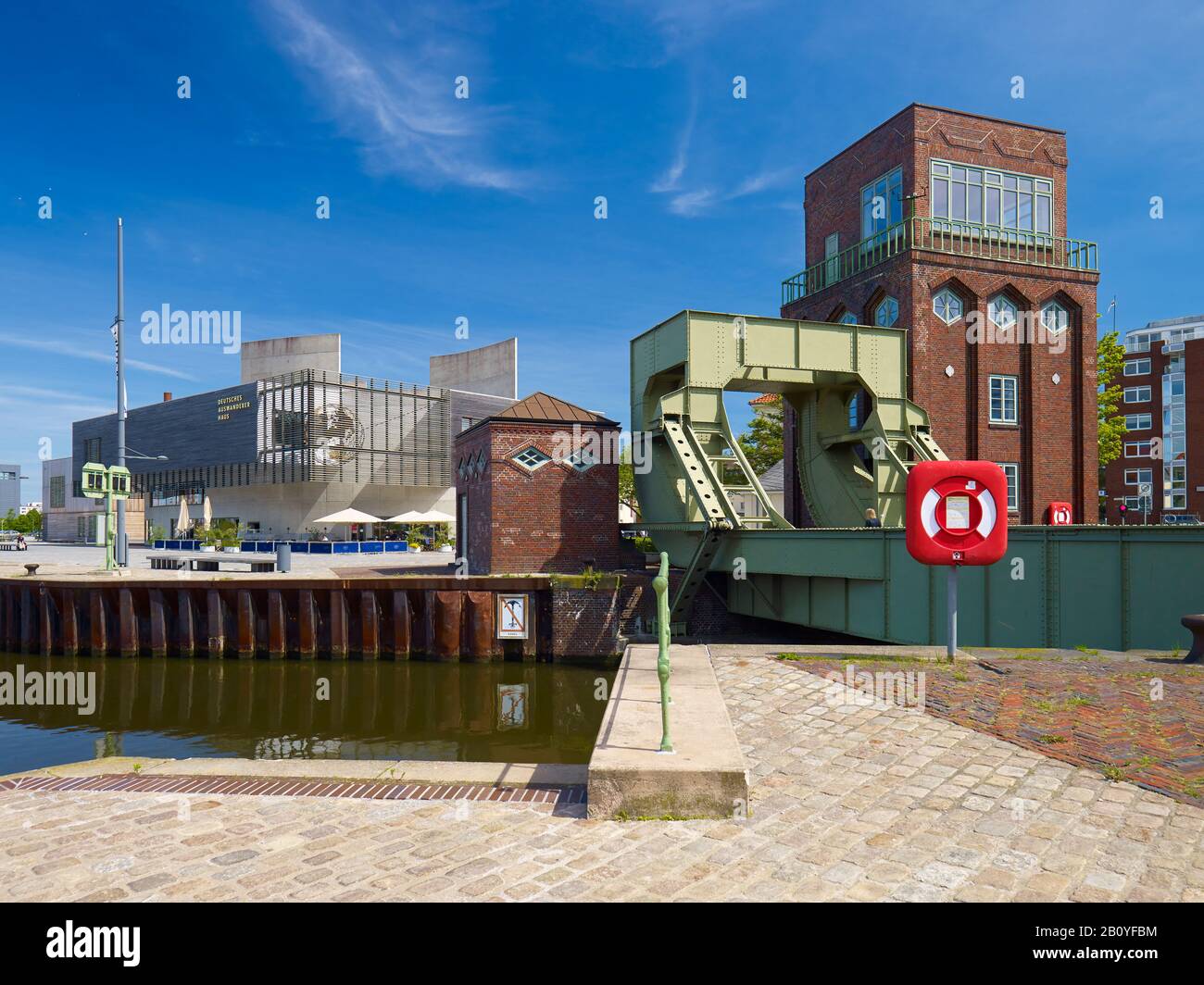 Harbour bascule bridge hi-res stock photography and images - Alamy
