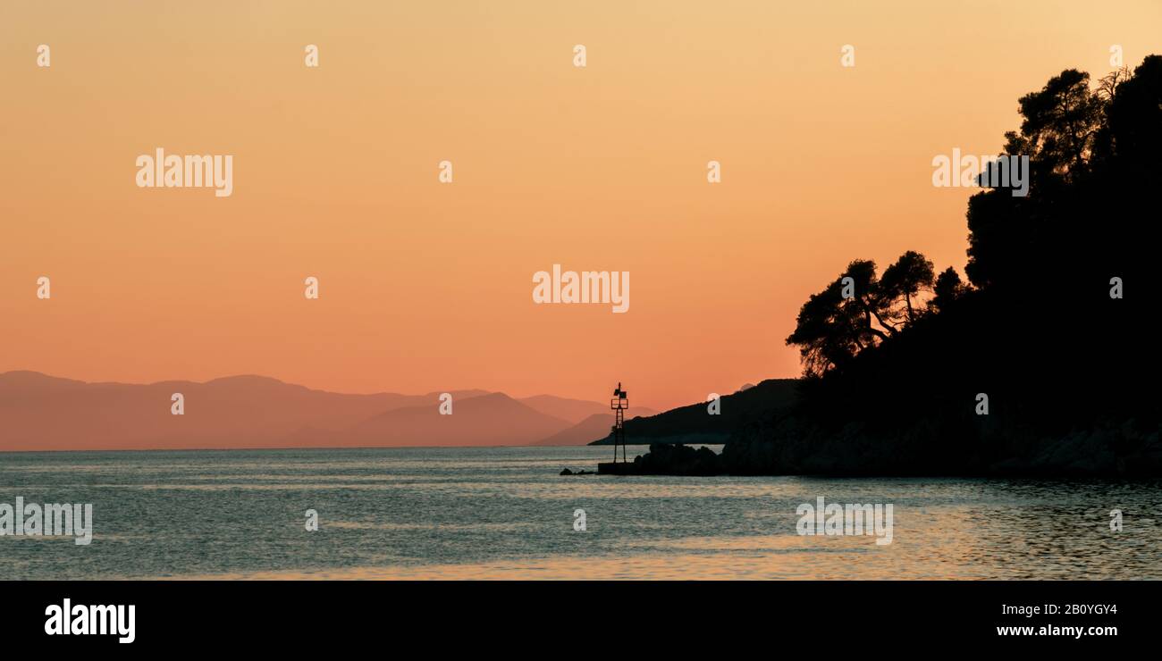 Golden hour sunset hi-res stock photography and images - Alamy
