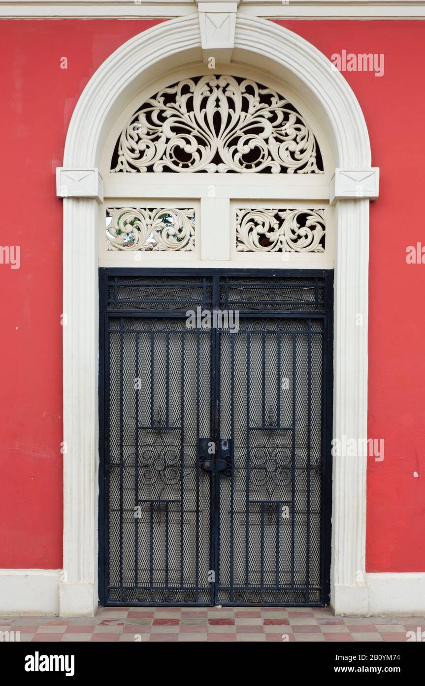 Granada colonial buidlings hi-res stock photography and images - Alamy