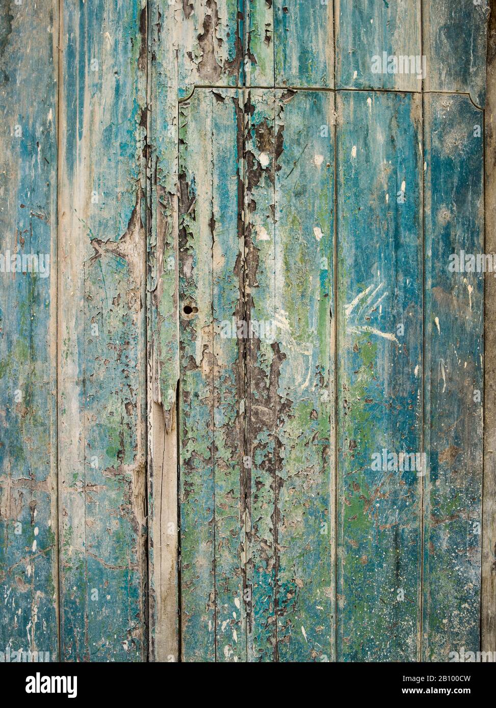 Weathered wooden door havana cuba hi-res stock photography and images ...