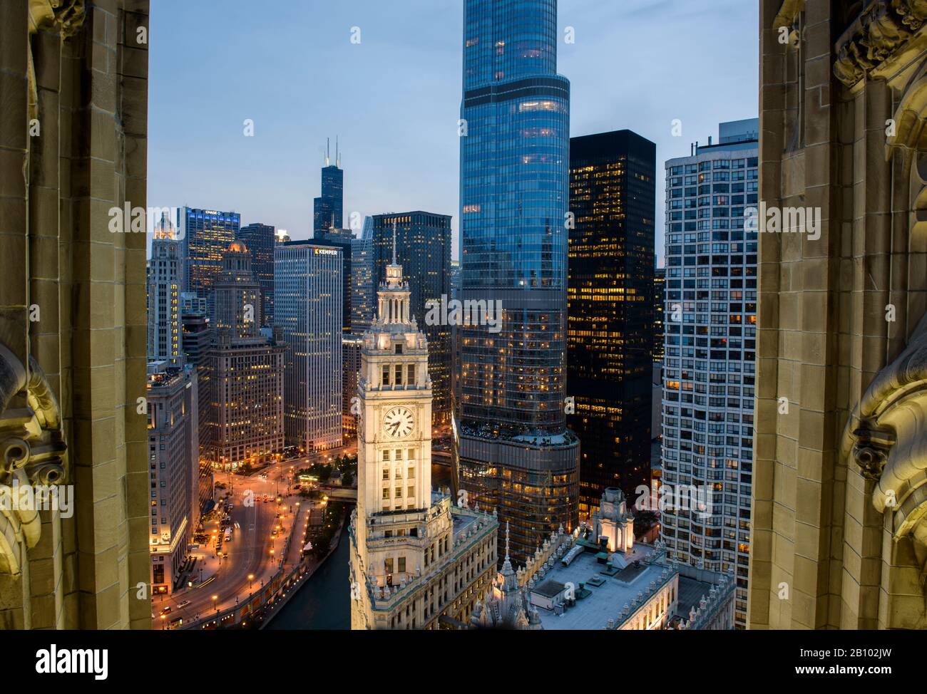 Downtown light and dawn and dusk landscape and outdoor town hi-res stock photography and images ...