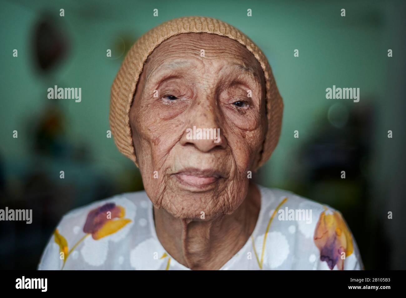 Portrait old traditional malay woman hi-res stock photography and ...
