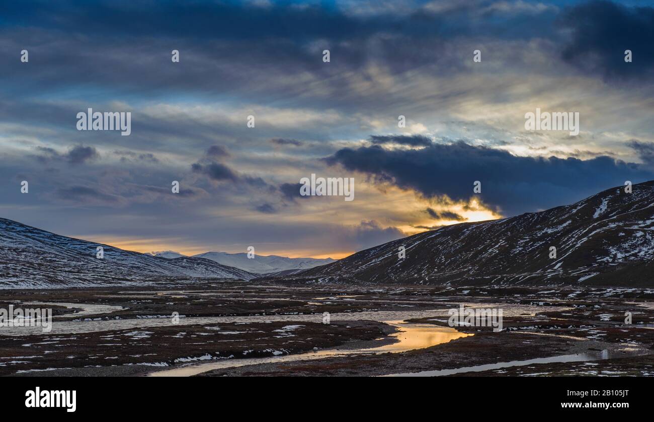 Tibetan sunset hi-res stock photography and images - Alamy