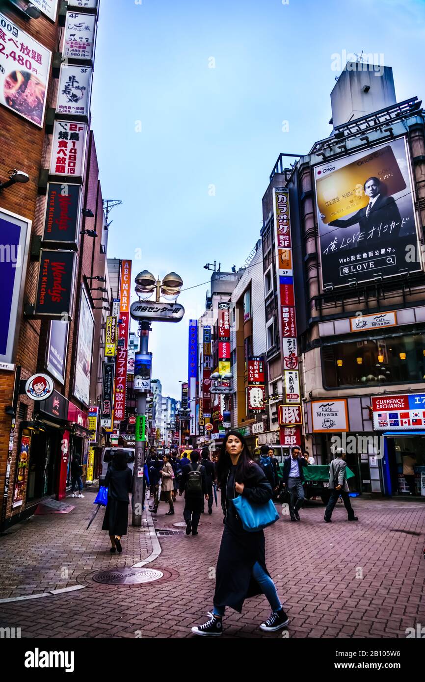 Tokyo backstreet scene hi-res stock photography and images - Alamy