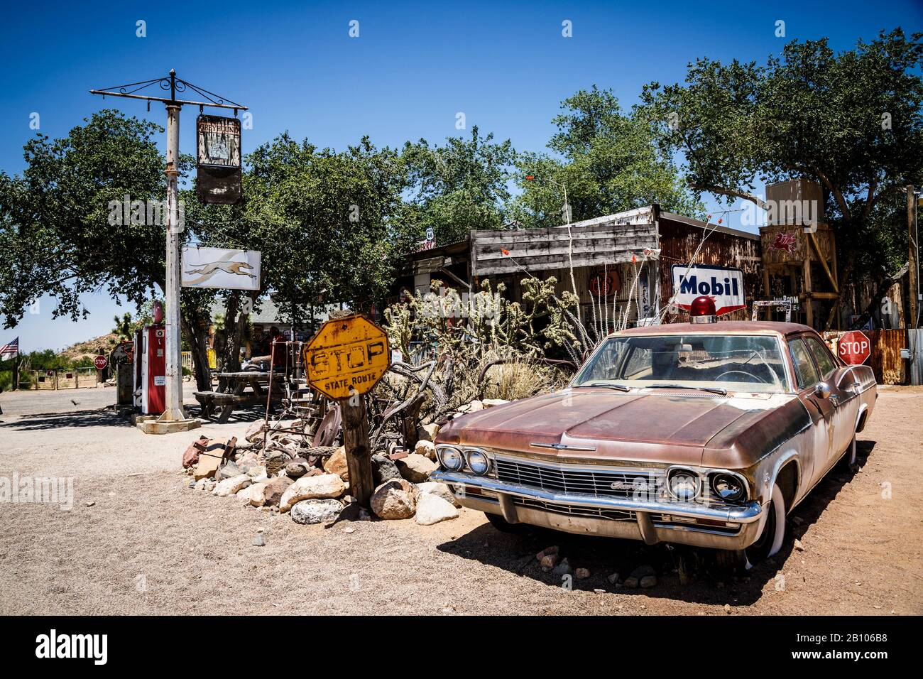 Hackberry general store route 66 hi-res stock photography and images ...