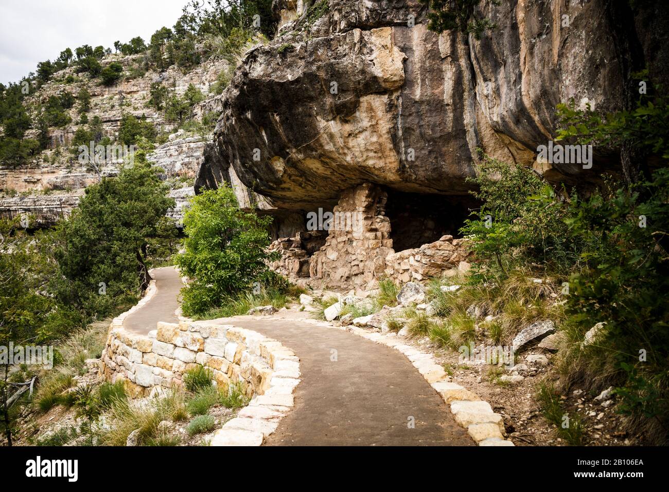 Walnut canyon arizona hi-res stock photography and images - Alamy