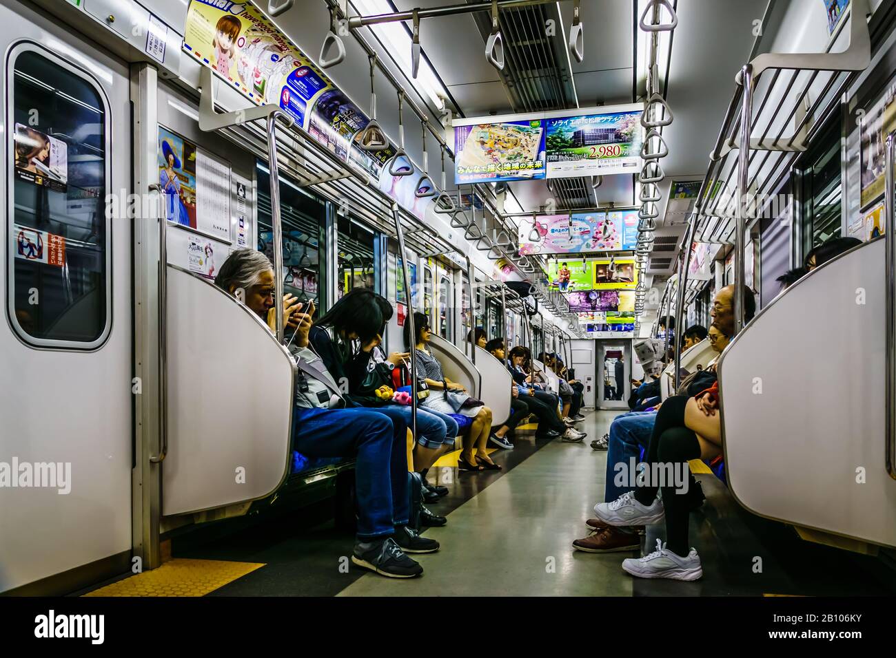 Passengers travelling by Tokyo metro Stock Photo - Alamy