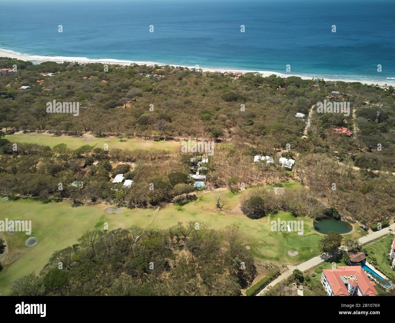 Aerial view of ocean golf course hi-res stock photography and images ...
