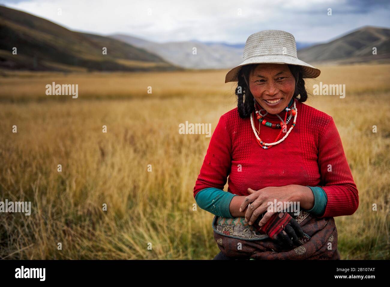 Nomadic woman hi-res stock photography and images - Alamy