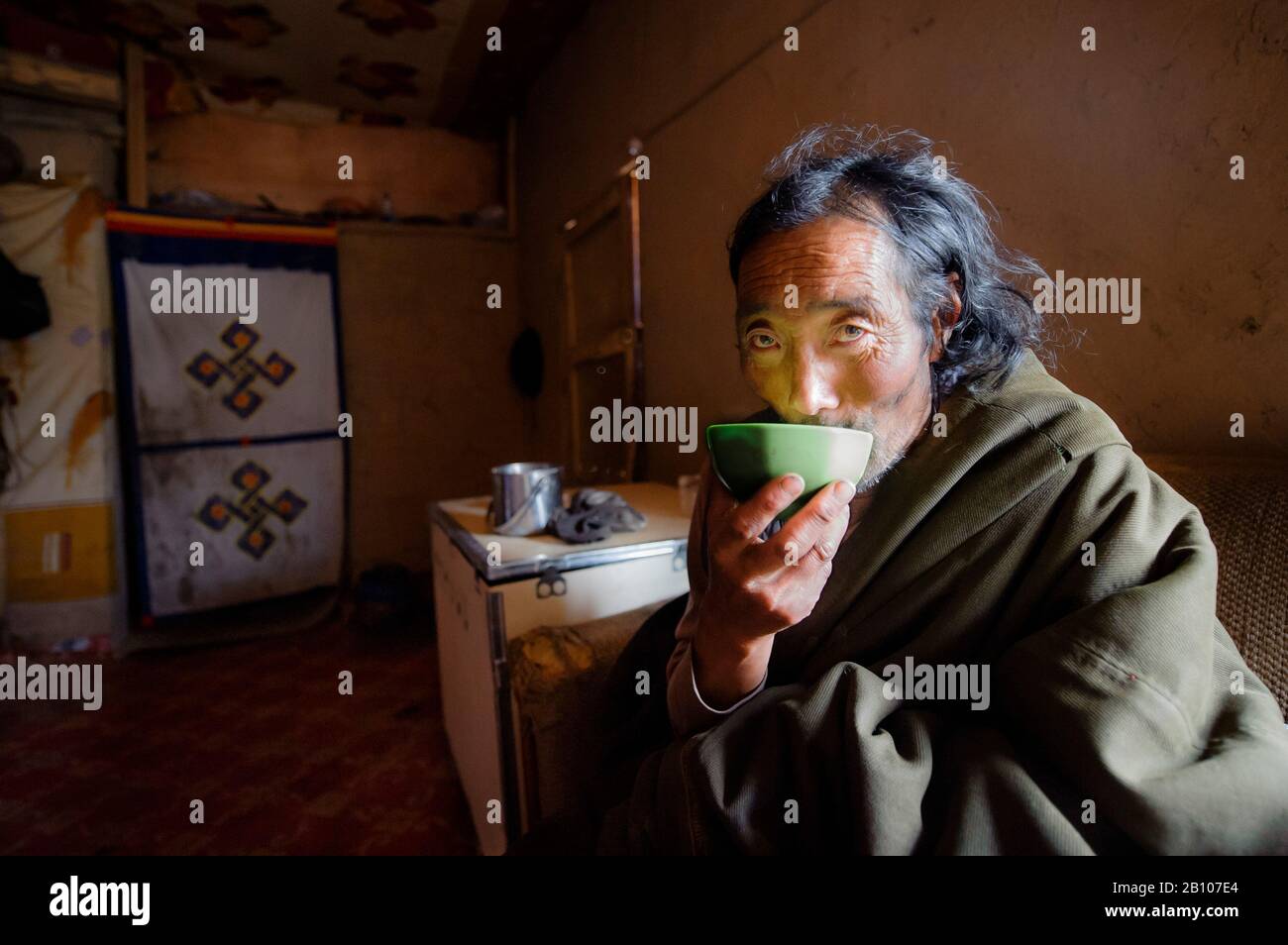 Tibetan People Cold High Resolution Stock Photography and Images - Alamy