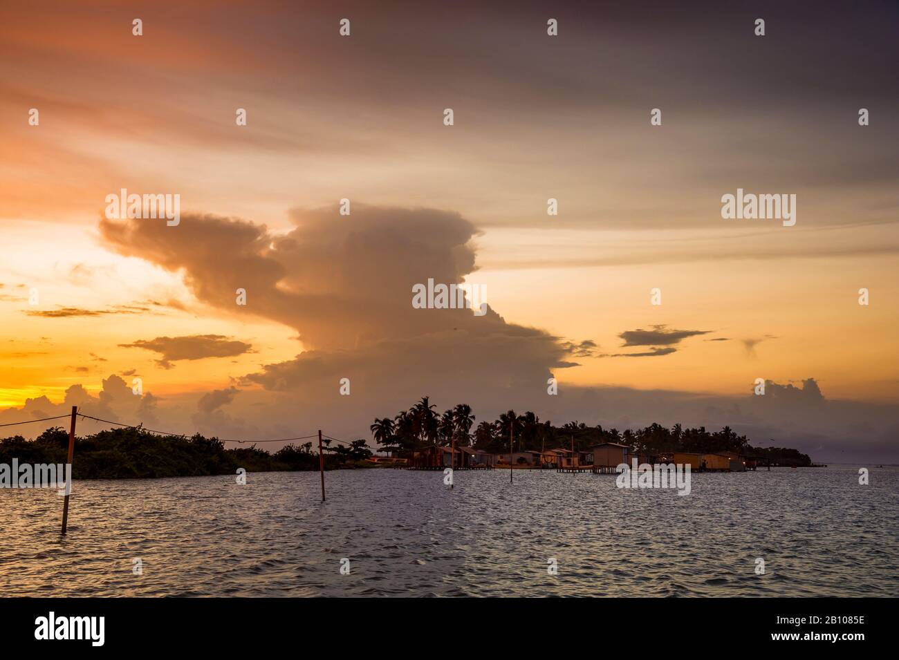 Anvil cloud hi-res stock photography and images - Alamy