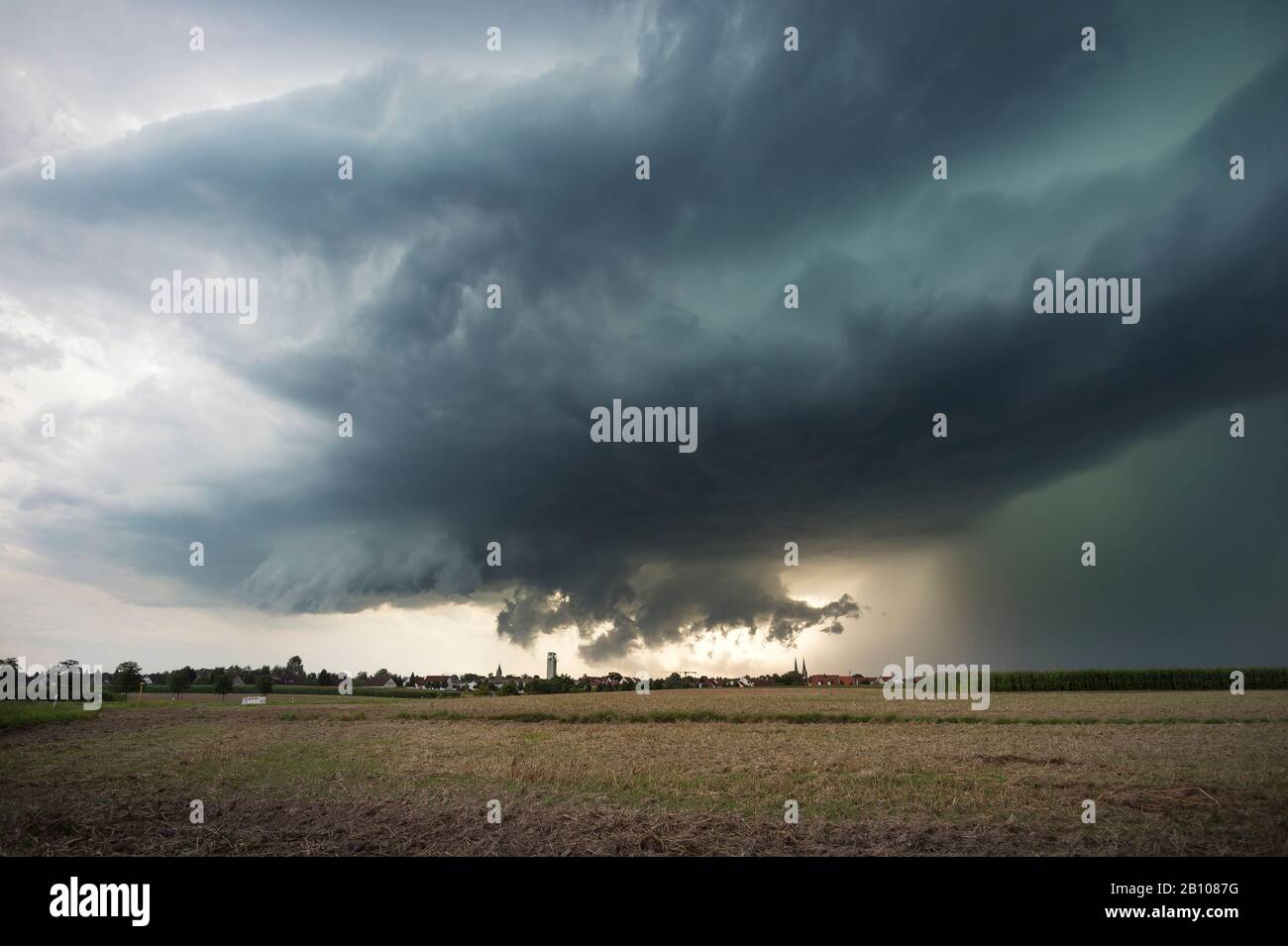 Cumulonimbus murus hi-res stock photography and images - Alamy