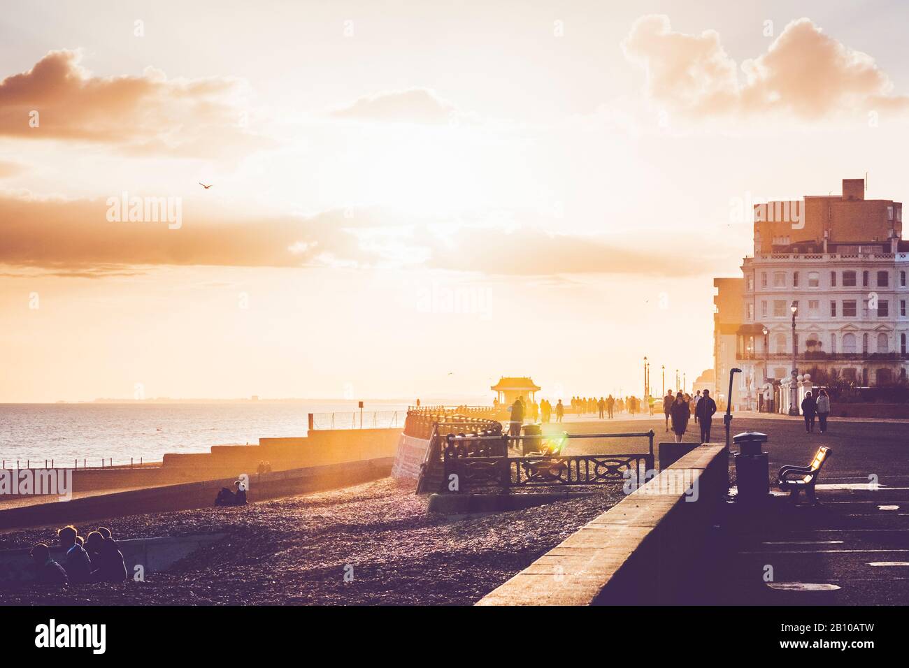 Brighton seafront and promenade hi-res stock photography and images - Alamy