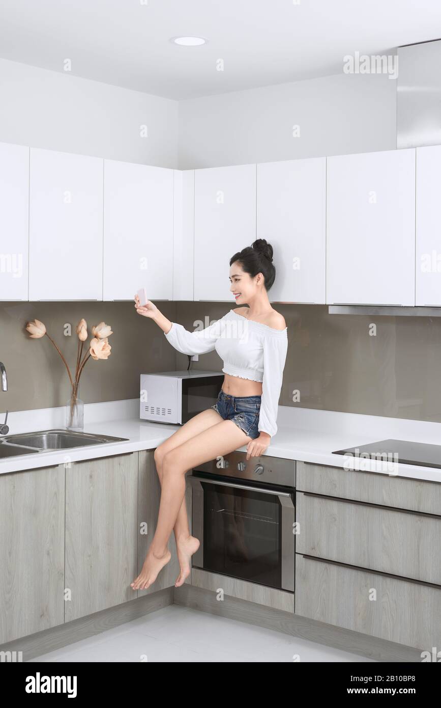 Countertop sitting hi-res stock photography and images - Alamy