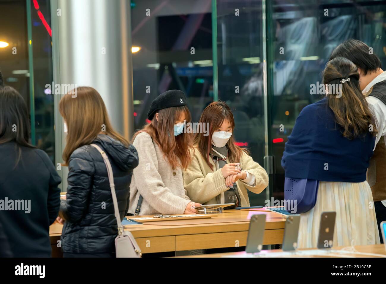 Two chinese girls hi-res stock photography and images - Alamy