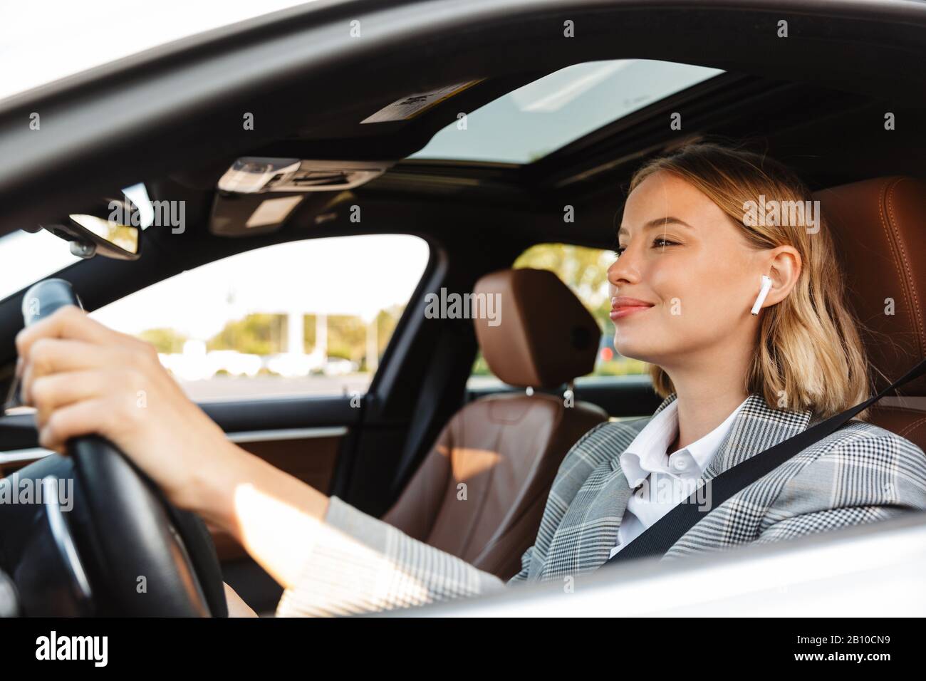 Image Of Young Caucasian Successful Businesslike Woman In Formal Wear