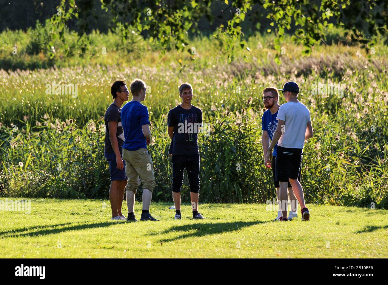 Men in the sun hi-res stock photography and images - Alamy