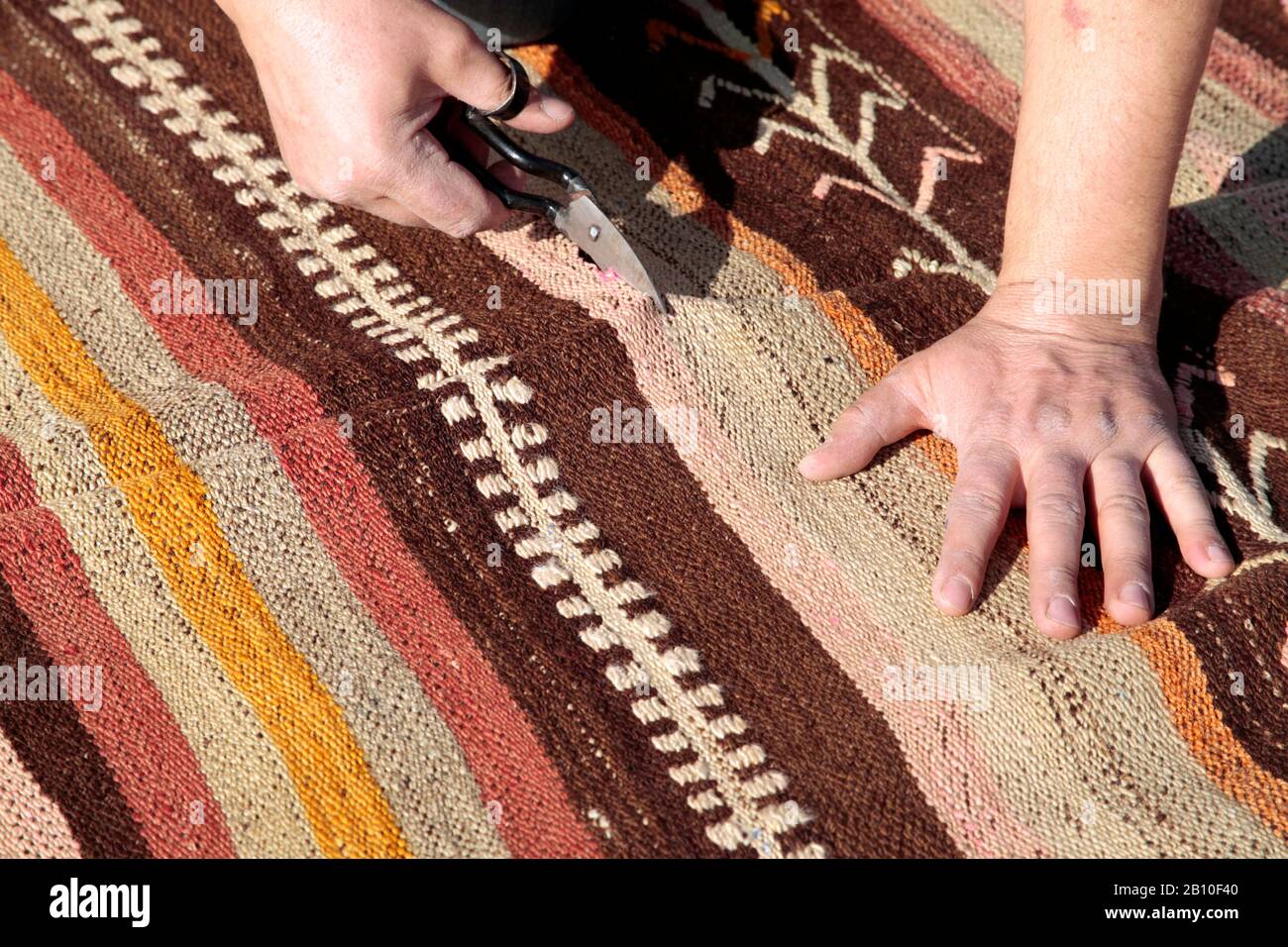 Process of making rugs hi-res stock photography and images - Alamy