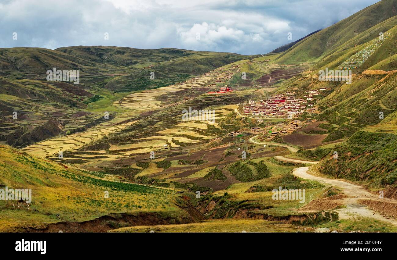 Tibetan buddhist monastery village on the tibetan plateau hi-res stock ...