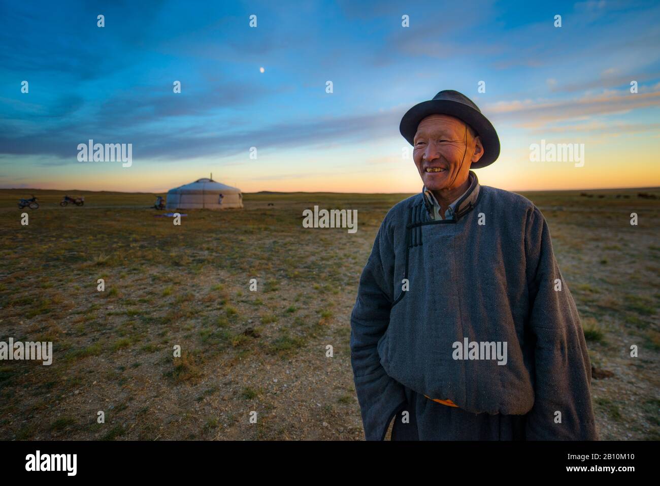 Mongolian nomad of the Gobi Desert, Mongolia Stock Photo - Alamy