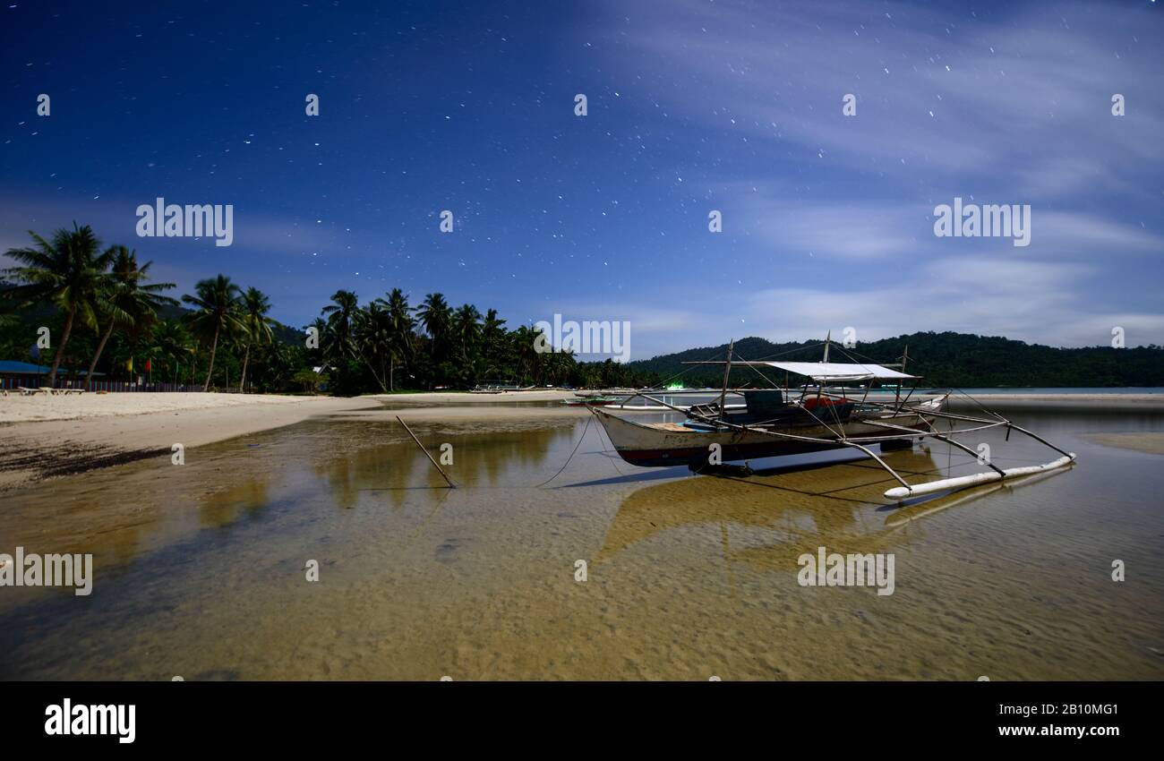 Bangka, traditional boats in starry night, Port Barton, Palawan ...