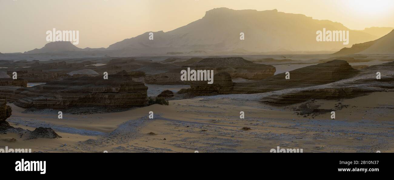 Rock formations on the edge of the Sahara, Egypt Stock Photo - Alamy