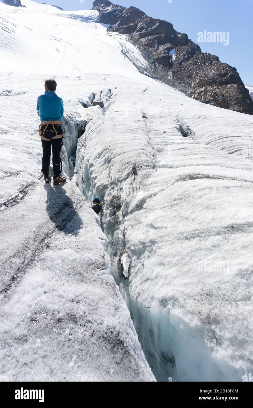 Hiking to mountain summit on snow glacier extreme trek Stock Photo - Alamy