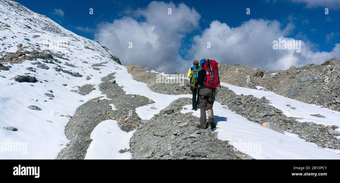 Hiking to mountain summit on snow glacier extreme trek Stock Photo - Alamy