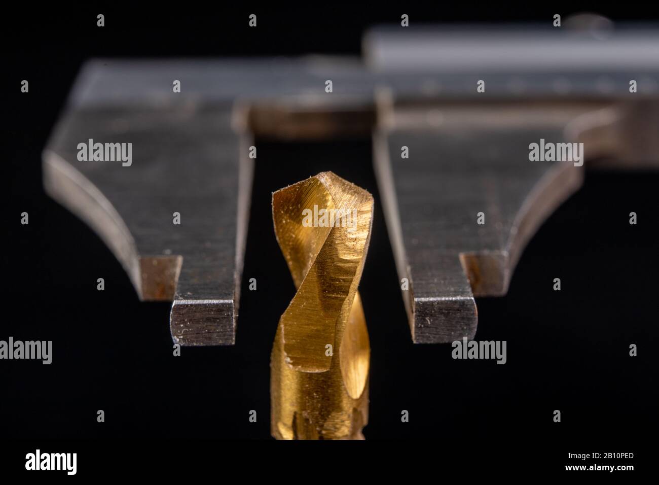 Caliper measurement with drill diameter. Measuring accessories in the ...