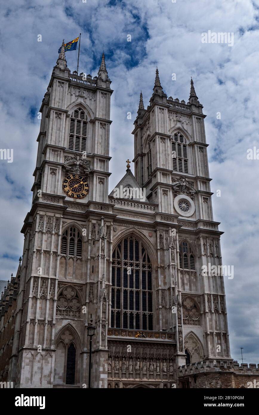 The great twin towers and Western facade of Westminster Abbey ...