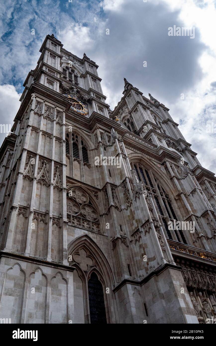 The great twin towers and Western facade of Westminster Abbey ...