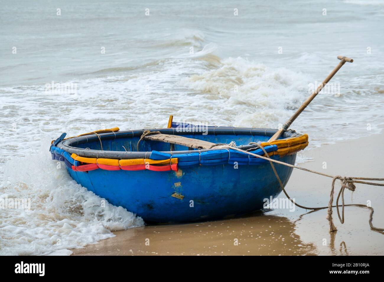 Circular basket boat hi-res stock photography and images - Alamy