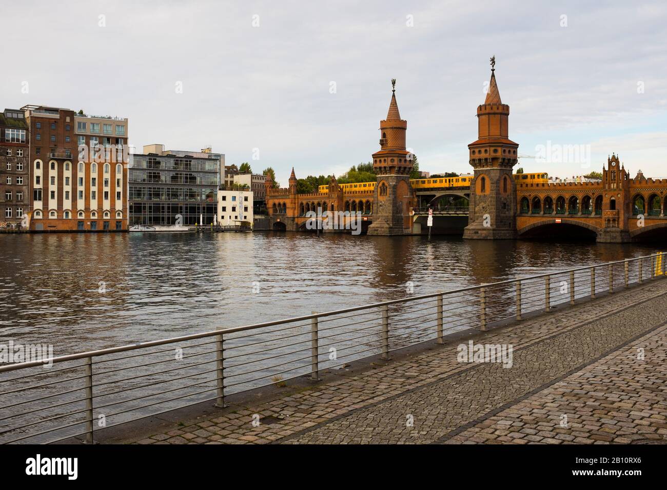 Oberbaum Bridge, Spree, Friedrichshain-Kreuzberg, Berlin, Germany Stock ...