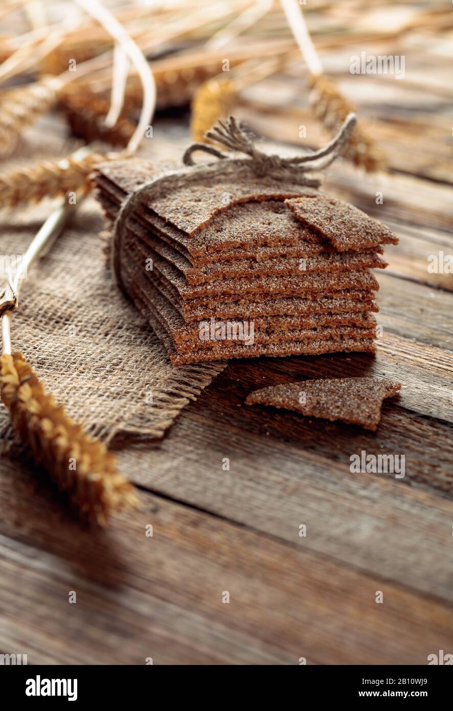 Rye crackers and ears on a old wooden table Stock Photo - Alamy