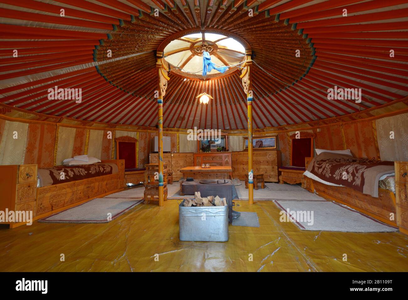 Blick ins Innere einer Jurte Stock Photo - Alamy