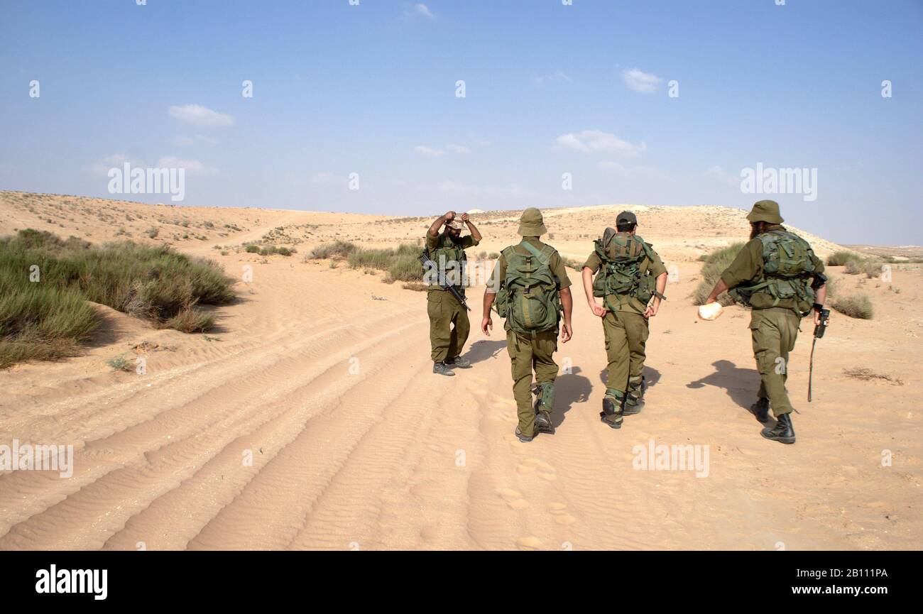 Soldiers negev hi-res stock photography and images - Alamy