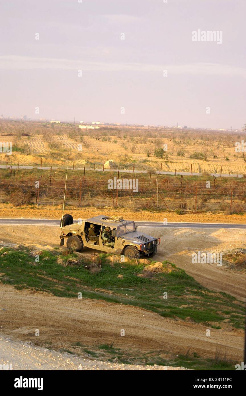 Israel army patrol jeep near gaza border Stock Photo - Alamy