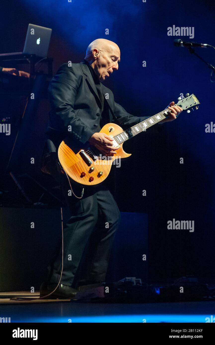 Midge ure 1980 hi-res stock photography and images - Alamy
