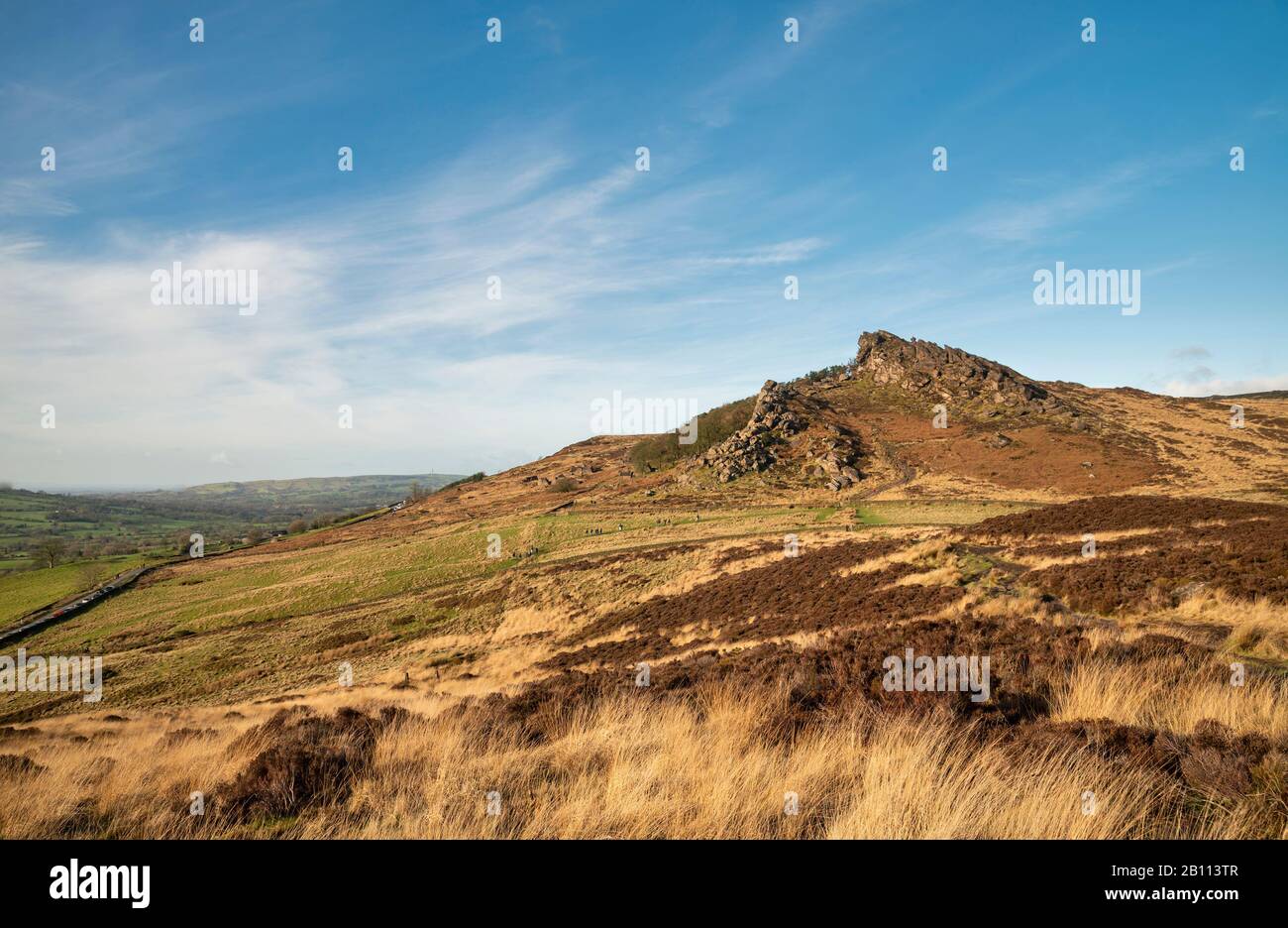 Stunning Peak District Winter landscape of Ramsaw Rocks viewed from Hen ...