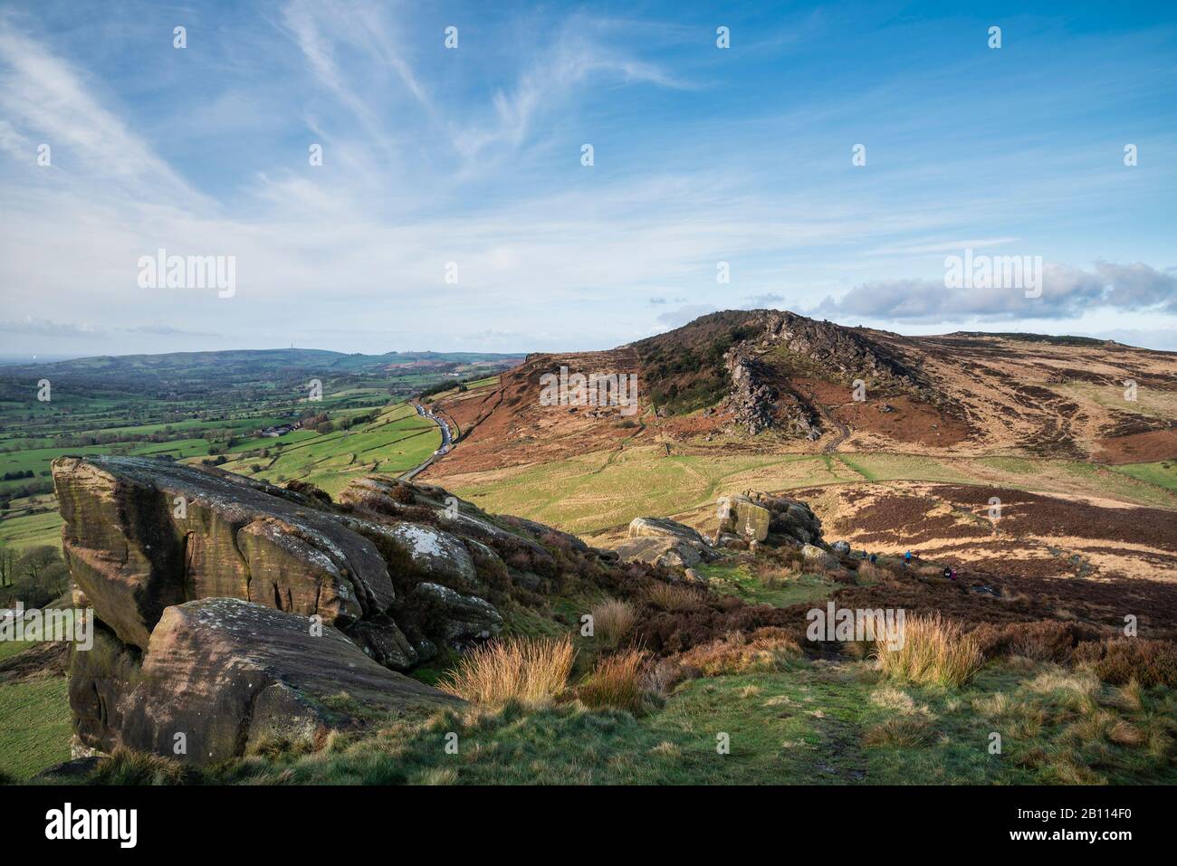 Stunning Peak District Winter landscape of Ramsaw Rocks viewed from Hen ...