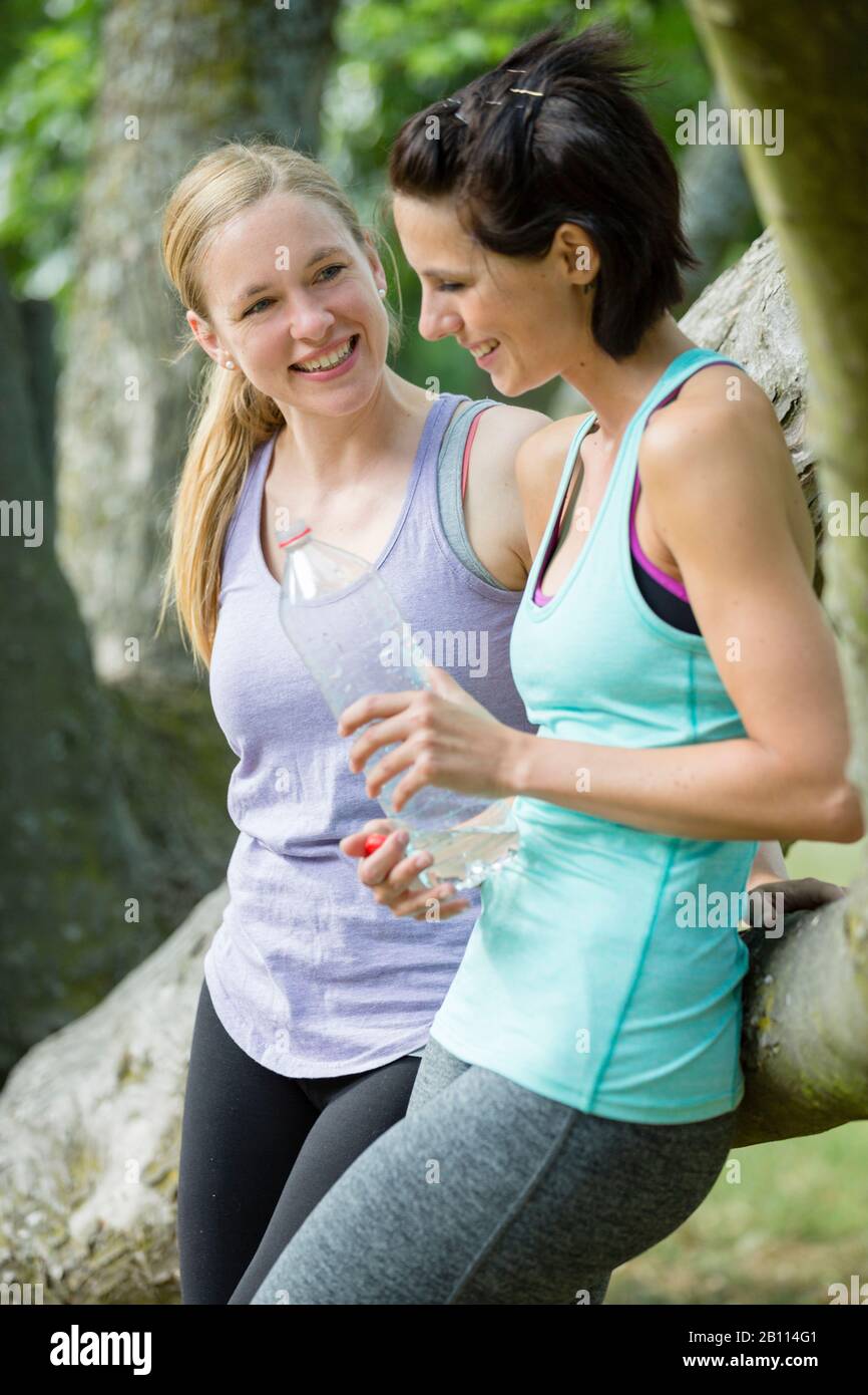 Talking sportswear hi-res stock photography and images - Alamy