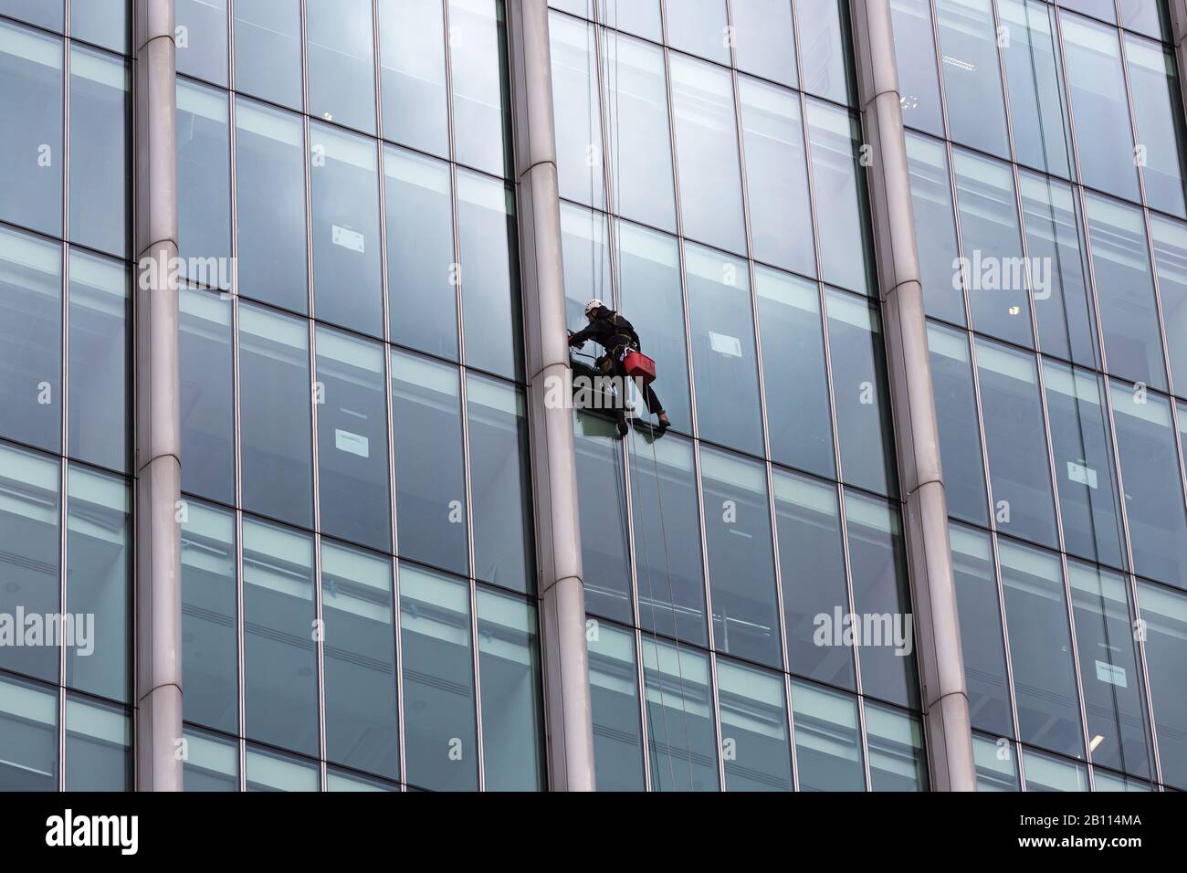Skyscraper window cleaner hi-res stock photography and images - Alamy