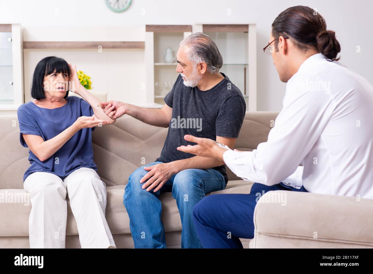 The old couple visiting psychiatrist doctor Stock Photo - Alamy