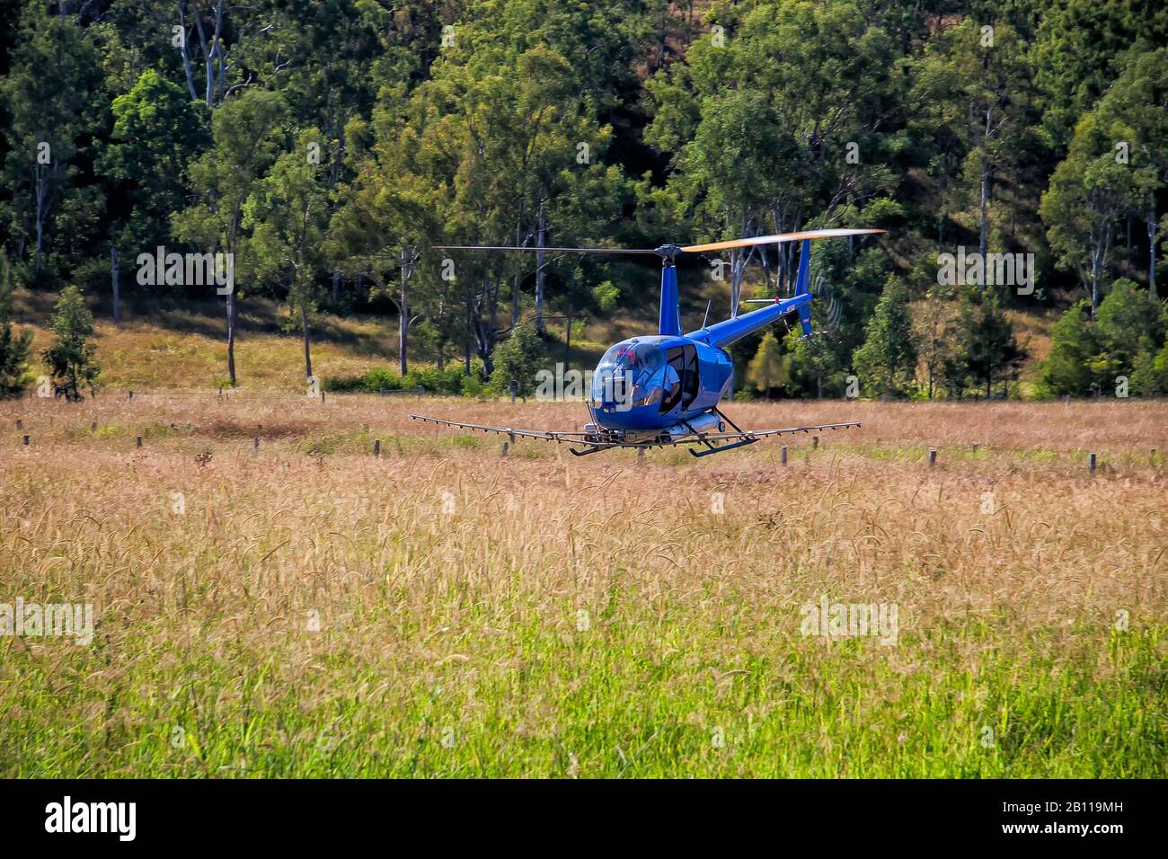Aircraft flying over forest hi-res stock photography and images - Alamy
