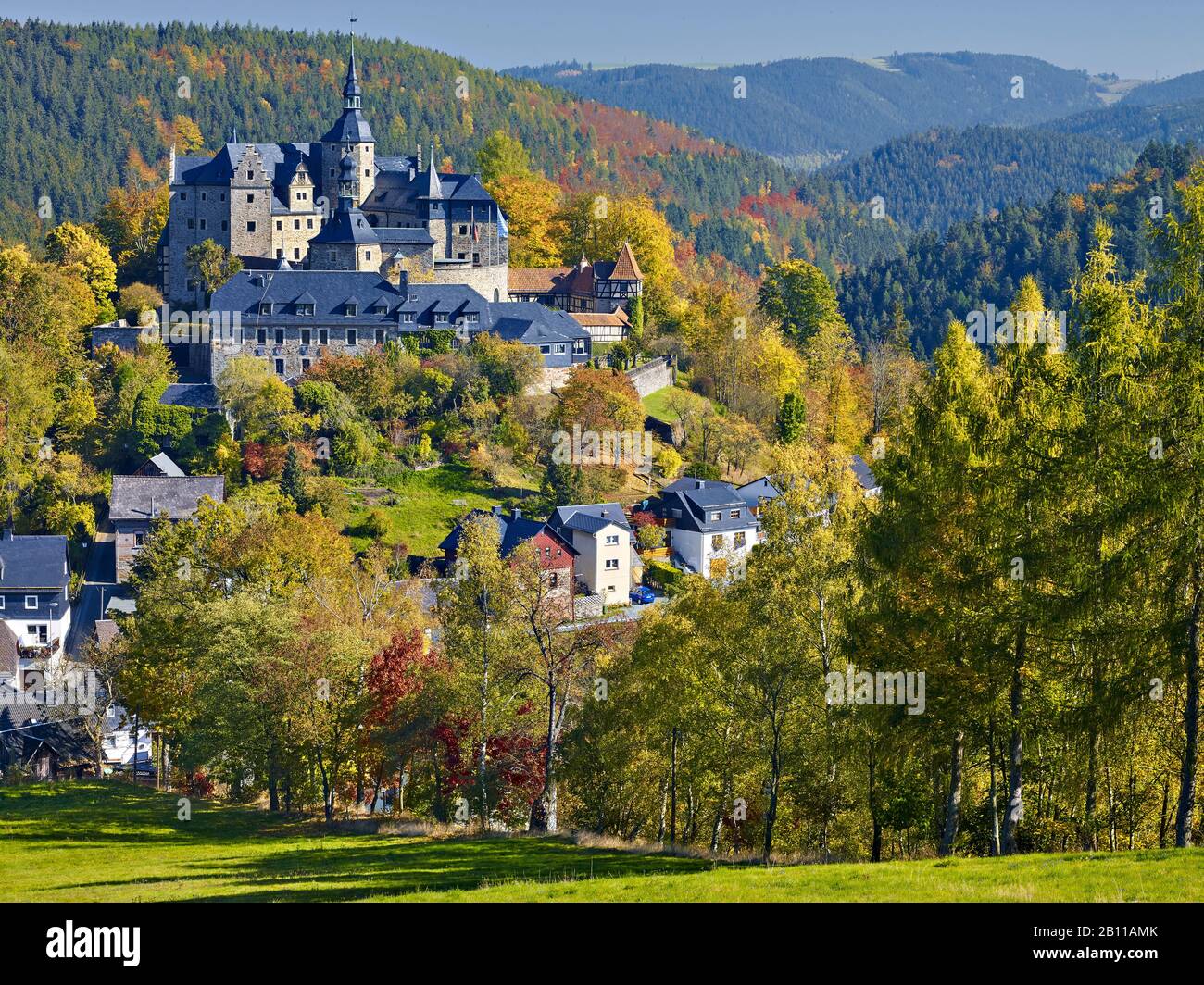 Chain of castles hi-res stock photography and images - Alamy